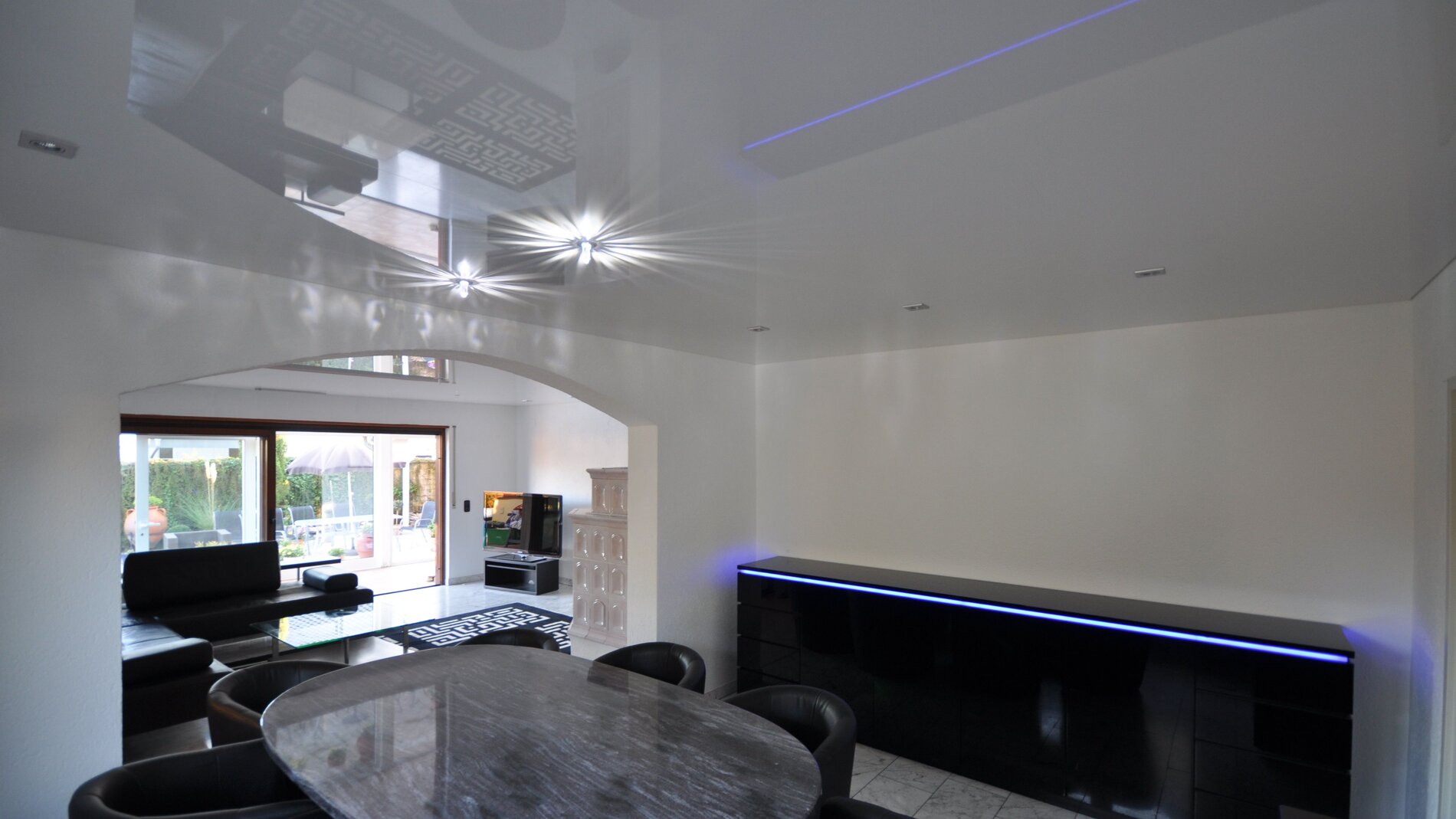 Holzdecke Vorher und Spanndecke Nachher: CBSpanndecken